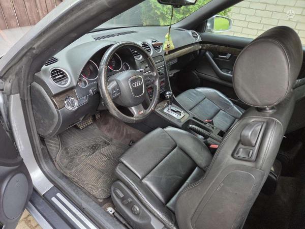 Pelēks Audi A4 2003 Viļņa, ar dzinēja tilpumu 2.50 L un nobraukumu 370 tūkst. km par 1600 €, foto 11 vietnē AUTOMOTO.COM.LV