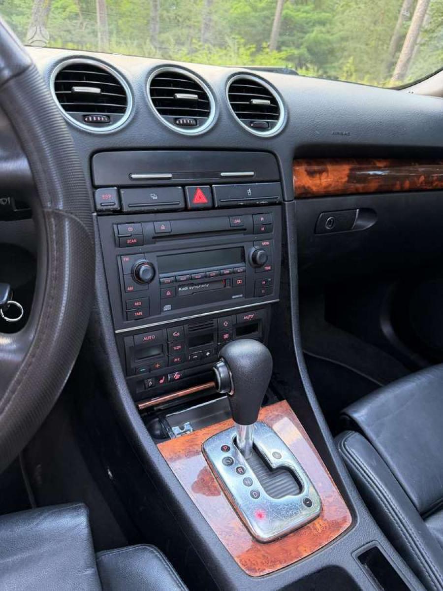 Pelēks Audi A4 2003 Kauņa, ar dzinēja tilpumu 2.39 L un nobraukumu 257 tūkst. km par 2800 €, foto 17 vietnē AUTOMOTO.COM.LV
