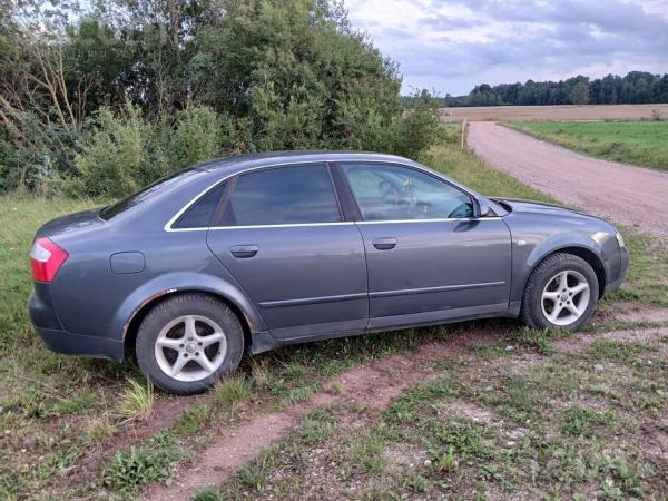 Pelēks Audi A4 2002 Saldus, ar dzinēja tilpumu 1.90 L un nobraukumu 370 tūkst. km par 1400 €, foto 6 vietnē AUTOMOTO.COM.LV