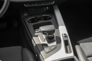 Pelēks Audi A4 2023 Viļņa, ar dzinēja tilpumu 2.00 L un nobraukumu 64 tūkst. km par 27050 €, foto 13 vietnē AUTOMOTO.COM.LV
