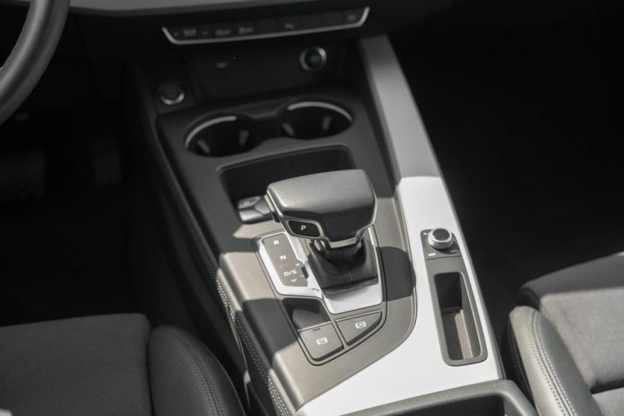 Pelēks Audi A4 2023 Viļņa, ar dzinēja tilpumu 2.00 L un nobraukumu 64 tūkst. km par 27050 €, foto 13 vietnē AUTOMOTO.COM.LV