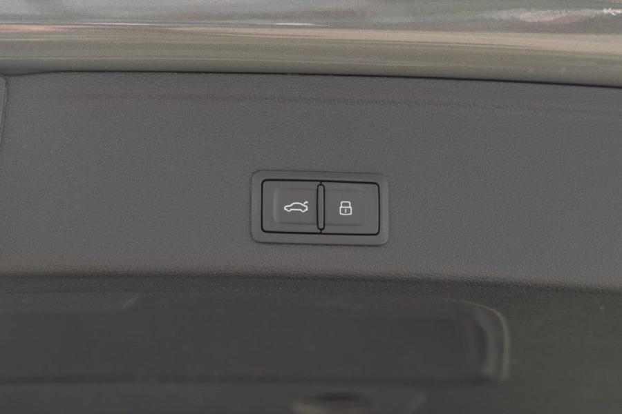 Pelēks Audi A4 2023 Viļņa, ar dzinēja tilpumu 2.00 L un nobraukumu 64 tūkst. km par 27050 €, foto 24 vietnē AUTOMOTO.COM.LV