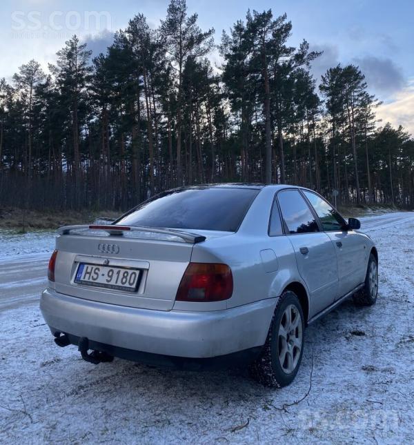Pelēks Audi A4 1995 Rīga, ar dzinēja tilpumu 1.80 L un nobraukumu 328 tūkst. km par 1350 €, foto 2 vietnē AUTOMOTO.COM.LV