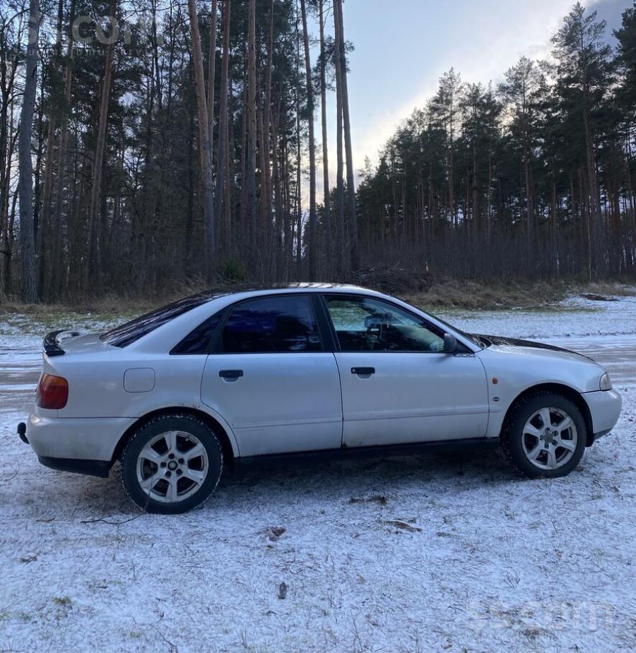 Grey Audi A4 1995 in Riga, with an engine capacity of 1.80 L and mileage of 328 thousand km for 1350 €, photo 4 on AUTOMOTO.COM.LV