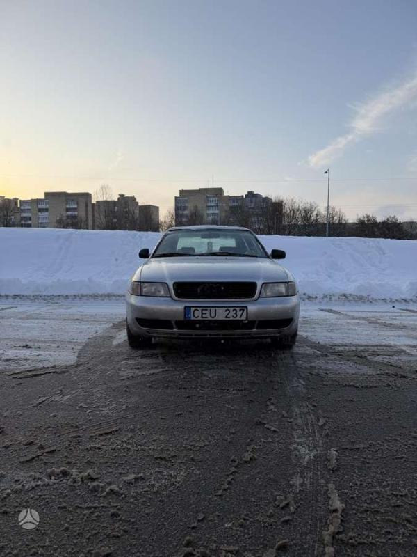 Pelēks Audi A4 1995 Viļņa, ar dzinēja tilpumu 1.60 L un nobraukumu 340 tūkst. km par 699 €, foto 2 vietnē AUTOMOTO.COM.LV