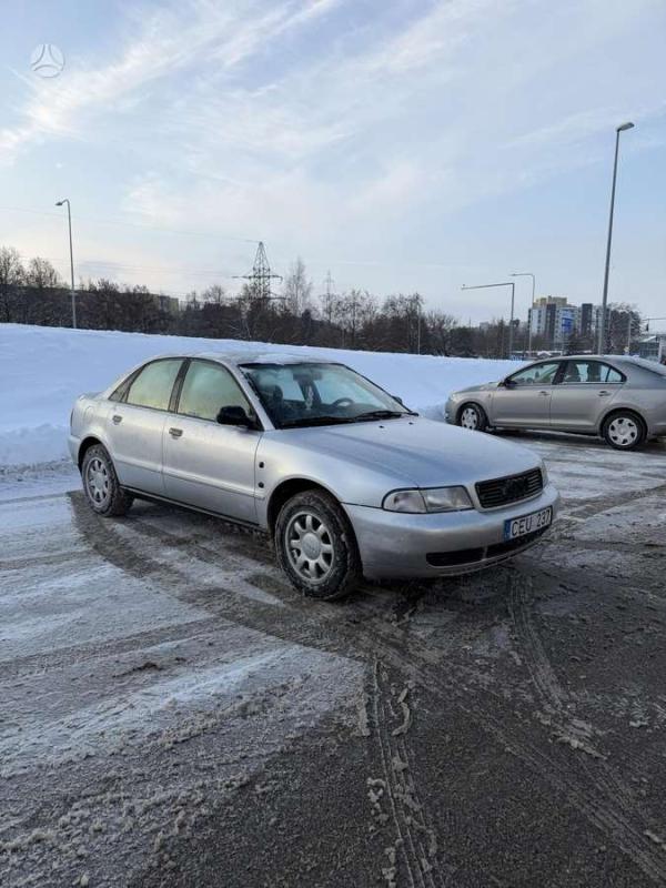 Pelēks Audi A4 1995 Viļņa, ar dzinēja tilpumu 1.60 L un nobraukumu 340 tūkst. km par 699 €, foto 3 vietnē AUTOMOTO.COM.LV