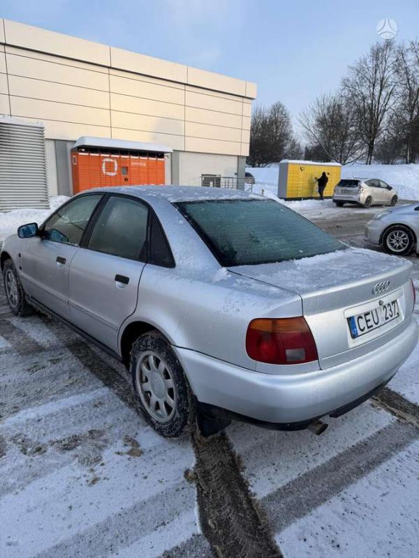 Pelēks Audi A4 1995 Viļņa, ar dzinēja tilpumu 1.60 L un nobraukumu 340 tūkst. km par 699 €, foto 6 vietnē AUTOMOTO.COM.LV