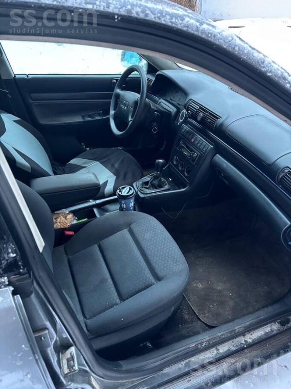 Pelēks Audi A4 1995 Daugavpils, ar dzinēja tilpumu 1.90 L un nobraukumu 326 tūkst. km par 1000 €, foto 3 vietnē AUTOMOTO.COM.LV