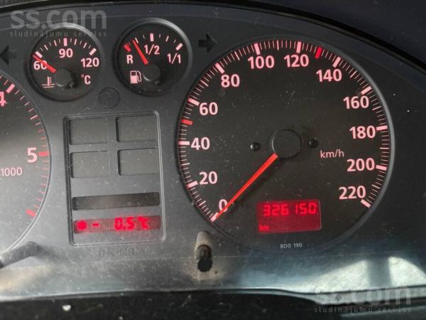 Pelēks Audi A4 1995 Daugavpils, ar dzinēja tilpumu 1.90 L un nobraukumu 326 tūkst. km par 1000 €, foto 6 vietnē AUTOMOTO.COM.LV