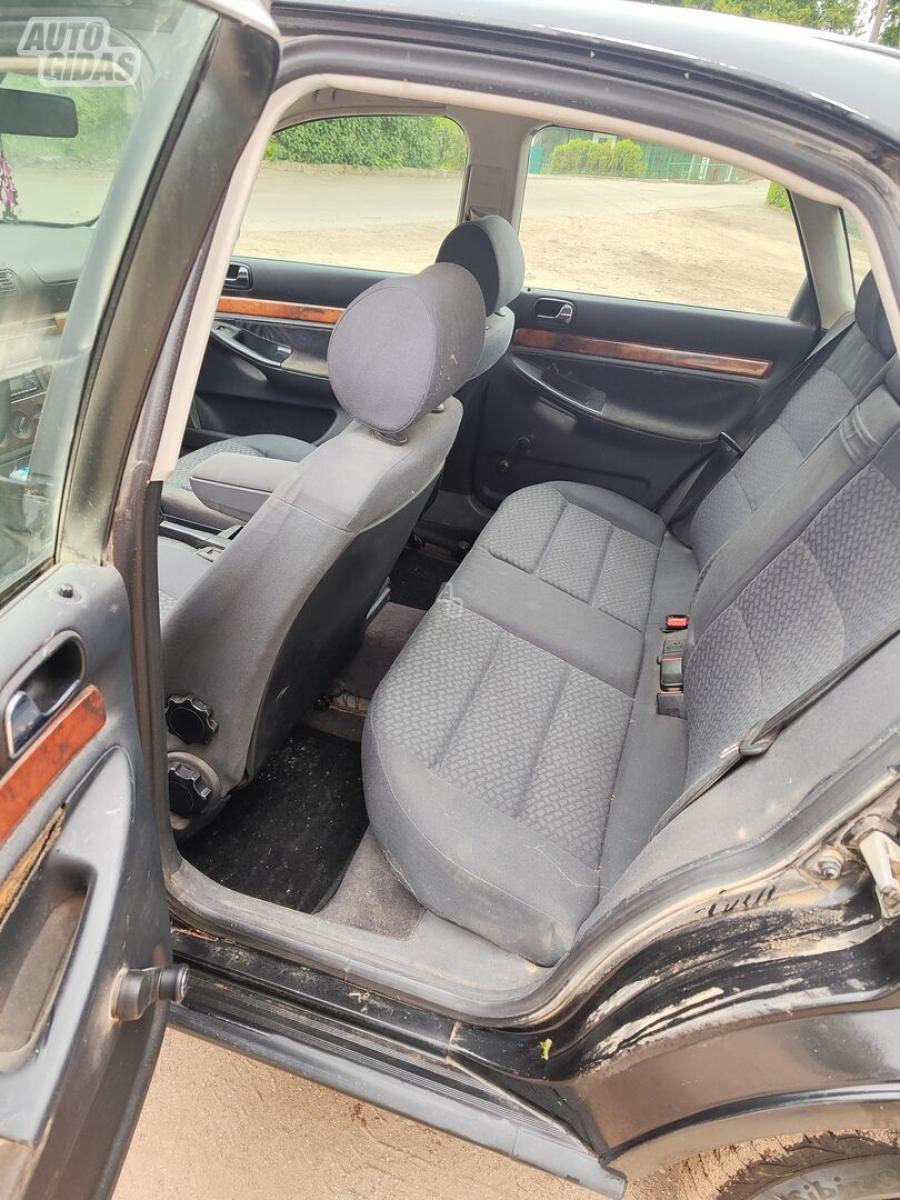 Grey Audi A4 1995 in Kaunas, with an engine capacity of 1.80 L and mileage of 330 thousand km for 400 €, photo 10 on AUTOMOTO.COM.LV