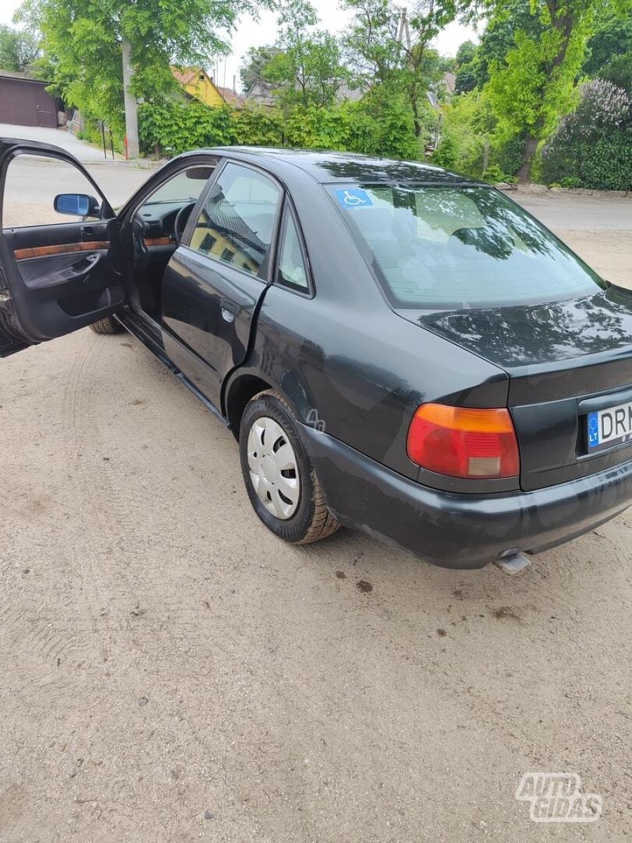 Grey Audi A4 1995 in Kaunas, with an engine capacity of 1.80 L and mileage of 330 thousand km for 400 €, photo 11 on AUTOMOTO.COM.LV