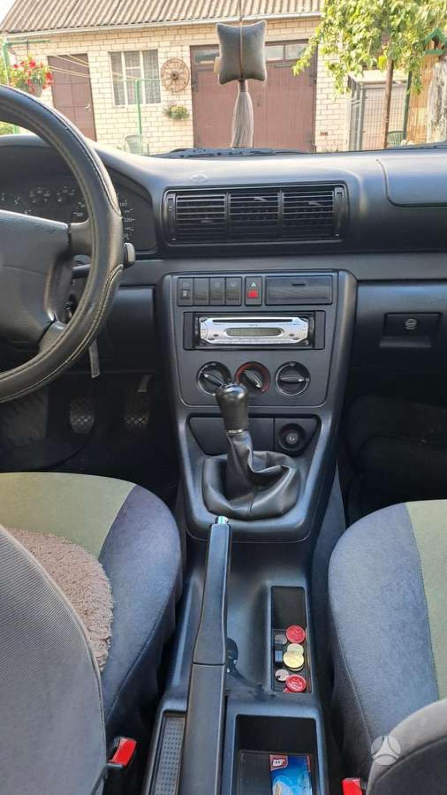 Grey Audi A4 1995 in Raseiniai, with an engine capacity of 1.60 L and mileage of 120 thousand km for 800 €, photo 3 on AUTOMOTO.COM.LV