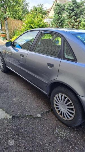 Grey Audi A4 1995 in Raseiniai, with an engine capacity of 1.60 L and mileage of 120 thousand km for 800 €, photo 4 on AUTOMOTO.COM.LV
