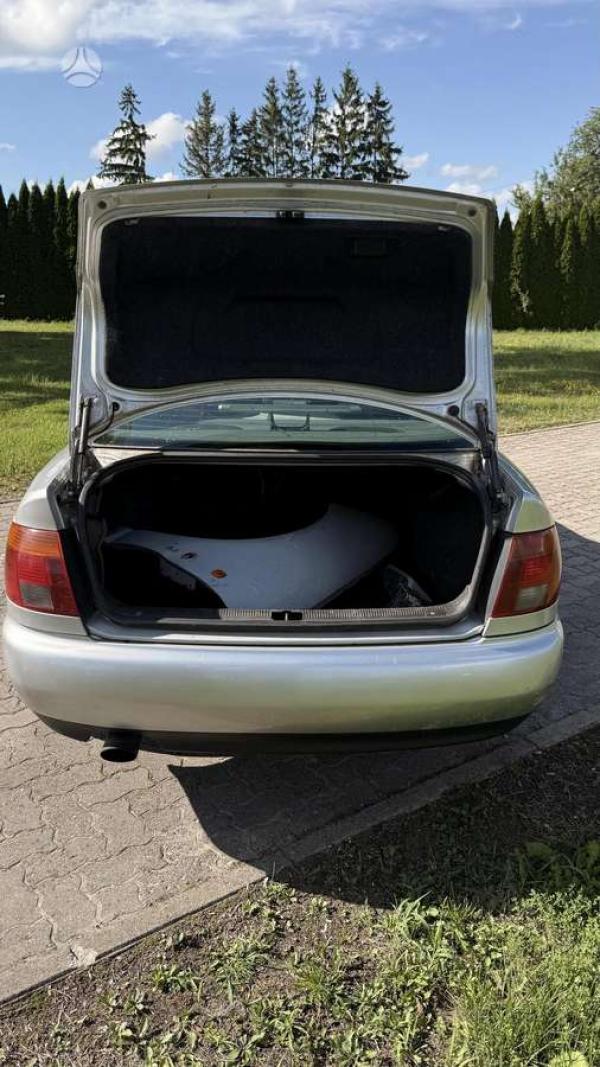 Pelēks Audi A4 1995 Kaišiadorys, ar dzinēja tilpumu 1.60 L un nobraukumu 274 tūkst. km par 550 €, foto 3 vietnē AUTOMOTO.COM.LV