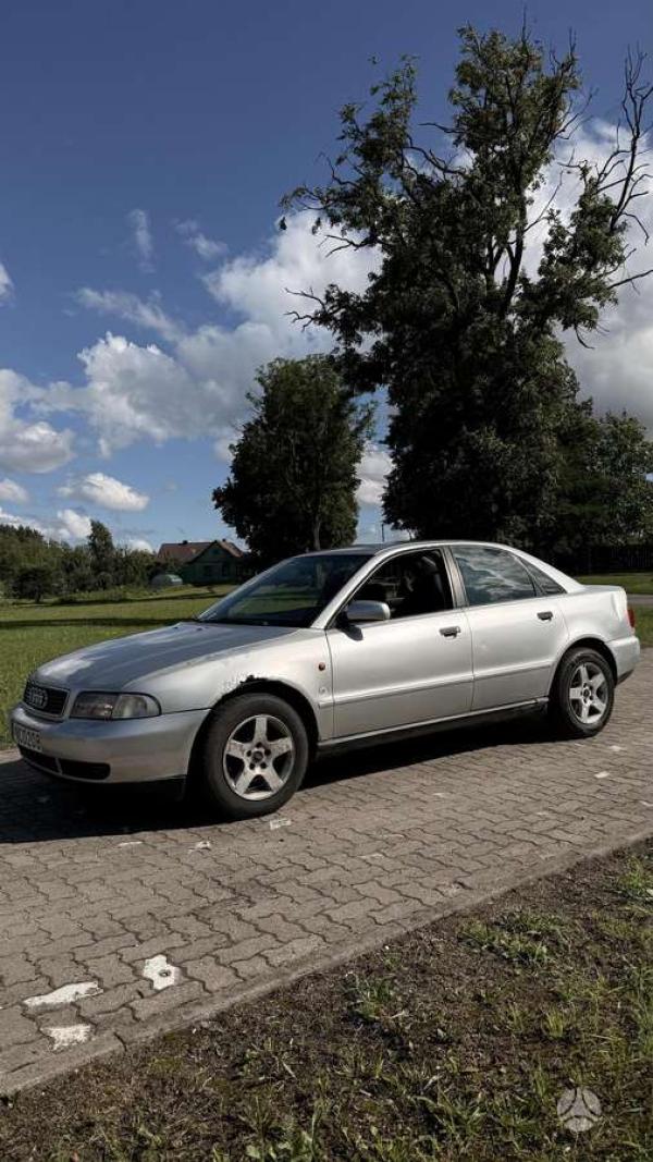 Pelēks Audi A4 1995 Kaišiadorys, ar dzinēja tilpumu 1.60 L un nobraukumu 274 tūkst. km par 550 €, foto 7 vietnē AUTOMOTO.COM.LV
