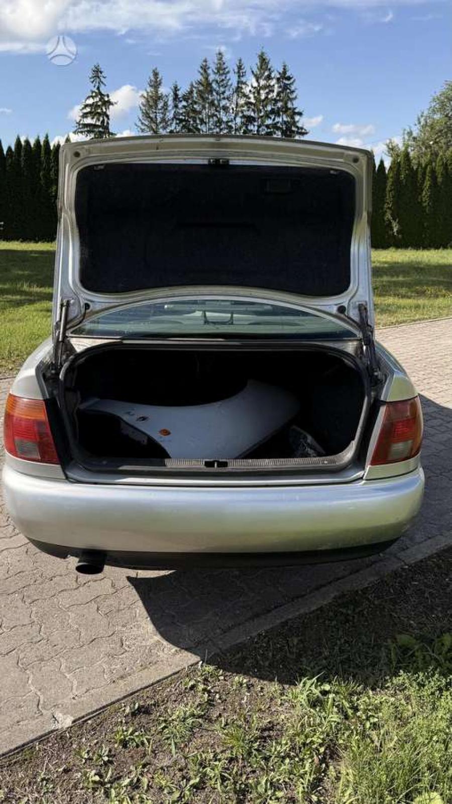Pelēks Audi A4 1995 Kaišiadorys, ar dzinēja tilpumu 1.60 L un nobraukumu 274 tūkst. km par 550 €, foto 4 vietnē AUTOMOTO.COM.LV