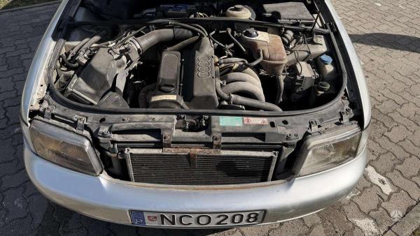 Grey Audi A4 1995 in Kaisiadorys, with an engine capacity of 1.60 L and mileage of 274 thousand km for 550 €, photo 10 on AUTOMOTO.COM.LV