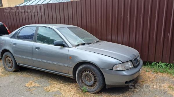 Audi A4 1995 Rīga vietnē Pelēks Audi A4 1995 Rīga, ar dzinēja tilpumu 1.60 L un nobraukumu 300 tūkst. km par 500 €, foto 1 vietnē AUTOMOTO.COM.LV