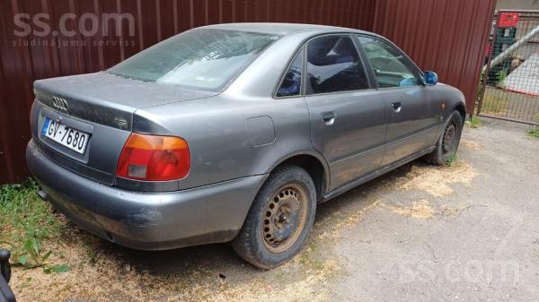 Audi A4 1995 Rīga vietnē Pelēks Audi A4 1995 Rīga, ar dzinēja tilpumu 1.60 L un nobraukumu 300 tūkst. km par 500 €, foto 3 vietnē AUTOMOTO.COM.LV