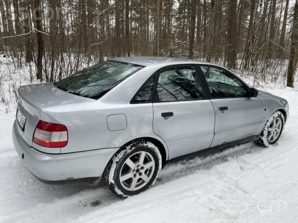 Pelēks Audi A4 1996 Valmiera, ar dzinēja tilpumu 1.80 L un nobraukumu 268 tūkst. km par 3000 €, foto 4 vietnē AUTOMOTO.COM.LV