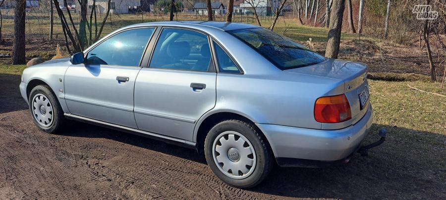 Pelēks Audi A4 1996 Viļņa, ar dzinēja tilpumu 1.80 L un nobraukumu 121 tūkst. km par 999 €, foto 2 vietnē AUTOMOTO.COM.LV