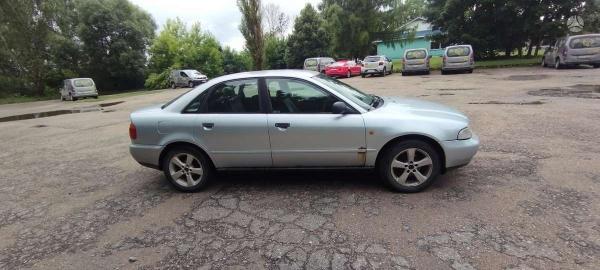 Pelēks Audi A4 1996 Molėtai, ar dzinēja tilpumu 1.78 L un nobraukumu 300 tūkst. km par 600 €, foto 4 vietnē AUTOMOTO.COM.LV