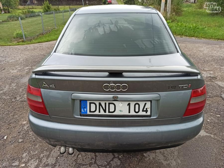 Pelēks Audi A4 1996 Viļņa, ar dzinēja tilpumu 1.90 L un nobraukumu 419 tūkst. km par 500 €, foto 4 vietnē AUTOMOTO.COM.LV