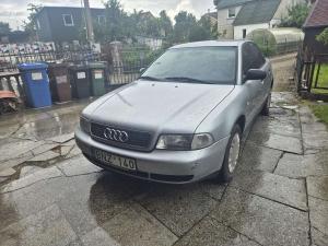 Pelēks Audi A4 1996 Šauļi, ar dzinēja tilpumu 1.60 L un nobraukumu 249 tūkst. km par 800 €, foto 4 vietnē AUTOMOTO.COM.LV