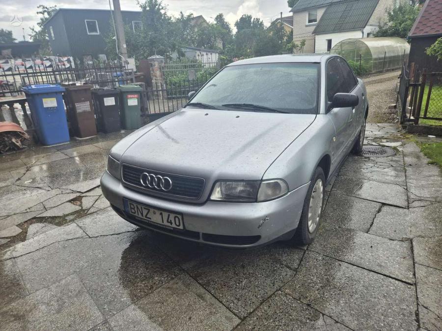 Pelēks Audi A4 1996 Šauļi, ar dzinēja tilpumu 1.60 L un nobraukumu 249 tūkst. km par 800 €, foto 4 vietnē AUTOMOTO.COM.LV