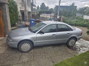 Pelēks Audi A4 1996 Šauļi, ar dzinēja tilpumu 1.60 L un nobraukumu 249 tūkst. km par 800 €, foto 5 vietnē AUTOMOTO.COM.LV