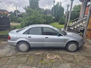 Pelēks Audi A4 1996 Šauļi, ar dzinēja tilpumu 1.60 L un nobraukumu 249 tūkst. km par 800 €, foto 8 vietnē AUTOMOTO.COM.LV