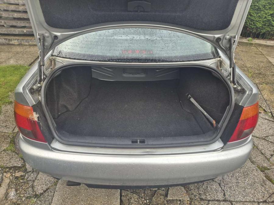 Pelēks Audi A4 1996 Šauļi, ar dzinēja tilpumu 1.60 L un nobraukumu 249 tūkst. km par 800 €, foto 9 vietnē AUTOMOTO.COM.LV