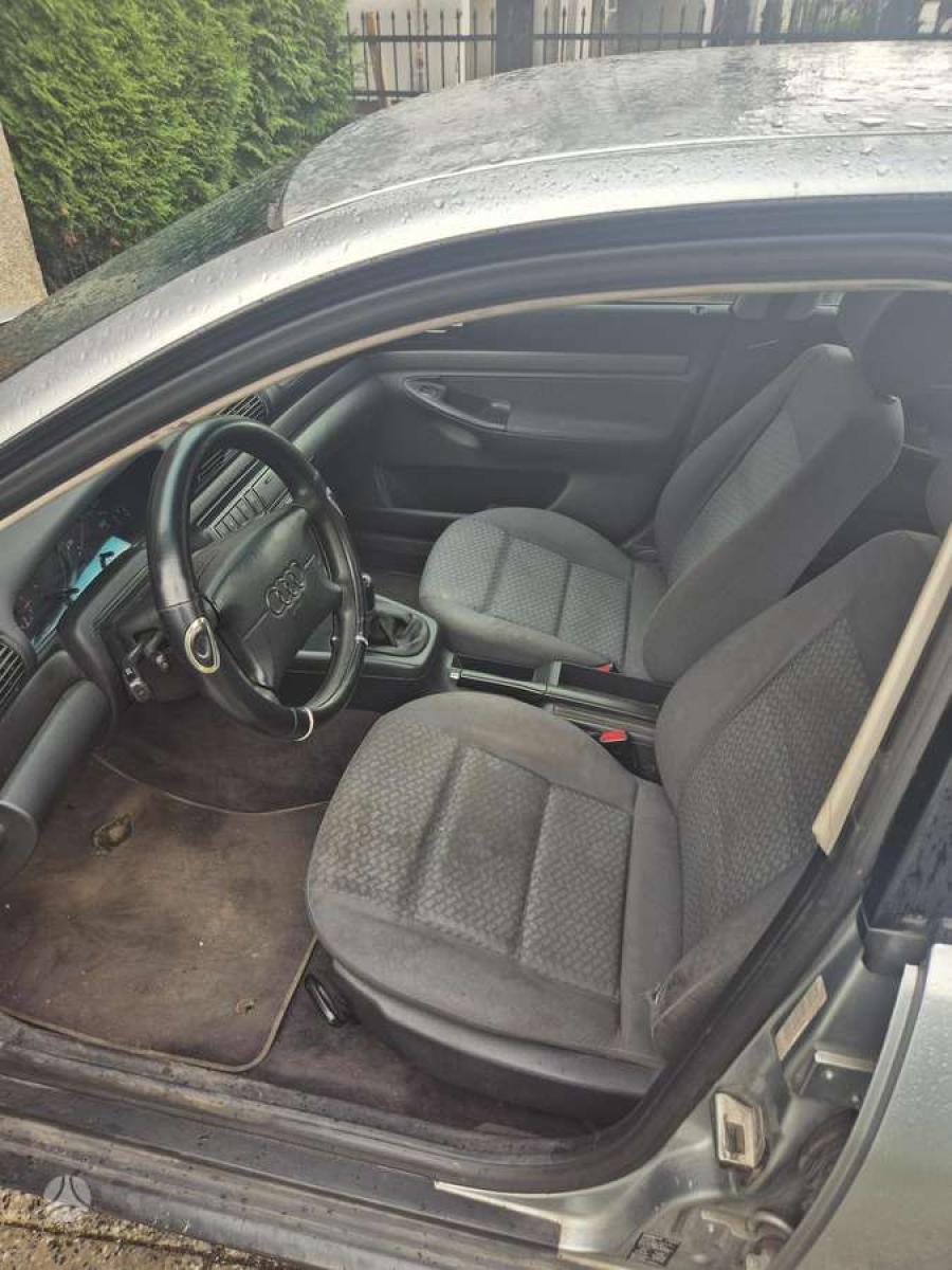 Pelēks Audi A4 1996 Šauļi, ar dzinēja tilpumu 1.60 L un nobraukumu 249 tūkst. km par 800 €, foto 12 vietnē AUTOMOTO.COM.LV