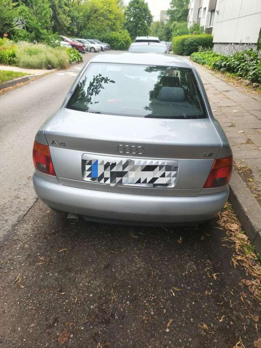 Pelēks Audi A4 1996 Viļņa, ar dzinēja tilpumu 1.78 L un nobraukumu 183 tūkst. km par 700 €, foto 3 vietnē AUTOMOTO.COM.LV