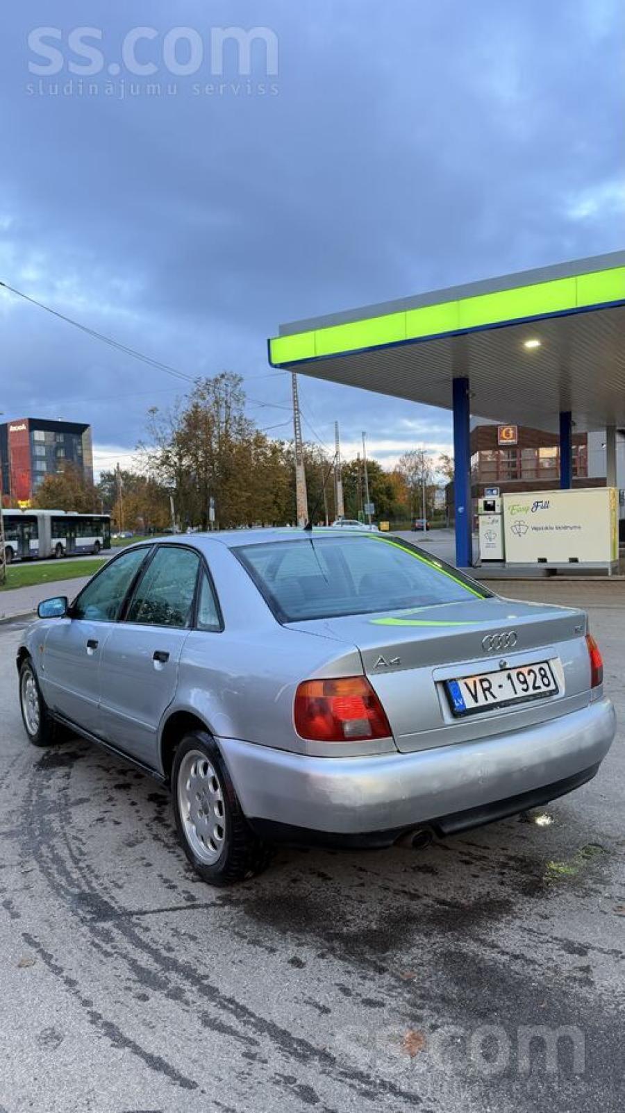 Grey Audi A4 1996 in Riga, with an engine capacity of 1.80 L and mileage of 172 thousand km for 690 €, photo 3 on AUTOMOTO.COM.LV