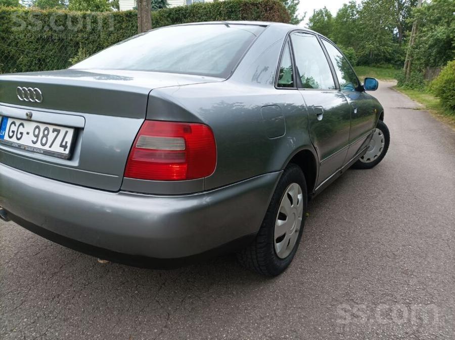 Pelēks Audi A4 1997 Daugavpils, ar dzinēja tilpumu 1.60 L un nobraukumu 283 tūkst. km par 1200 €, foto 2 vietnē AUTOMOTO.COM.LV