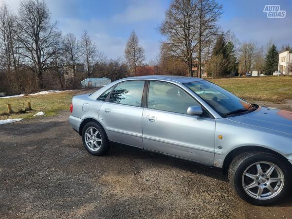 Pelēks Audi A4 1997 Radviliškis, ar dzinēja tilpumu 1.80 L un nobraukumu 330 tūkst. km par 650 €, foto 5 vietnē AUTOMOTO.COM.LV