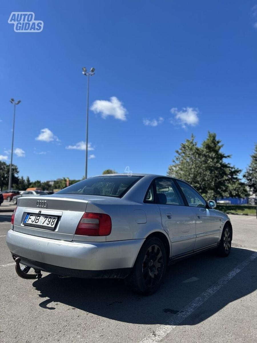 Grey Audi A4 1997 in Klaipeda, with an engine capacity of 1.60 L and mileage of 350 thousand km for 850 €, photo 7 on AUTOMOTO.COM.LV