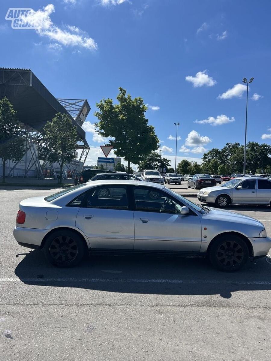 Grey Audi A4 1997 in Klaipeda, with an engine capacity of 1.60 L and mileage of 350 thousand km for 850 €, photo 8 on AUTOMOTO.COM.LV