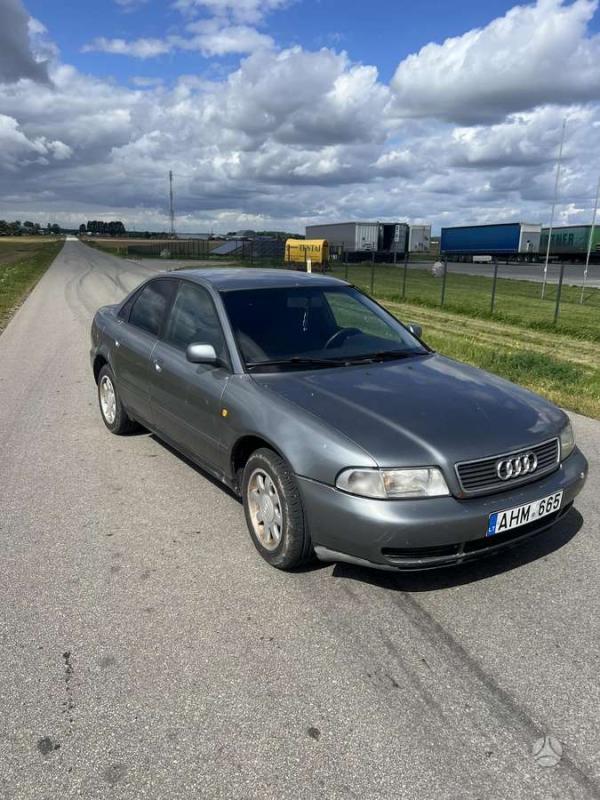 Pelēks Audi A4 1997 Panevēža, ar dzinēja tilpumu 1.90 L un nobraukumu 452 tūkst. km par 900 €, foto 3 vietnē AUTOMOTO.COM.LV