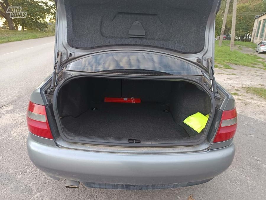 Pelēks Audi A4 1997 Kaišiadorys, ar dzinēja tilpumu 1.60 L un nobraukumu 271 tūkst. km par 730 €, foto 8 vietnē AUTOMOTO.COM.LV