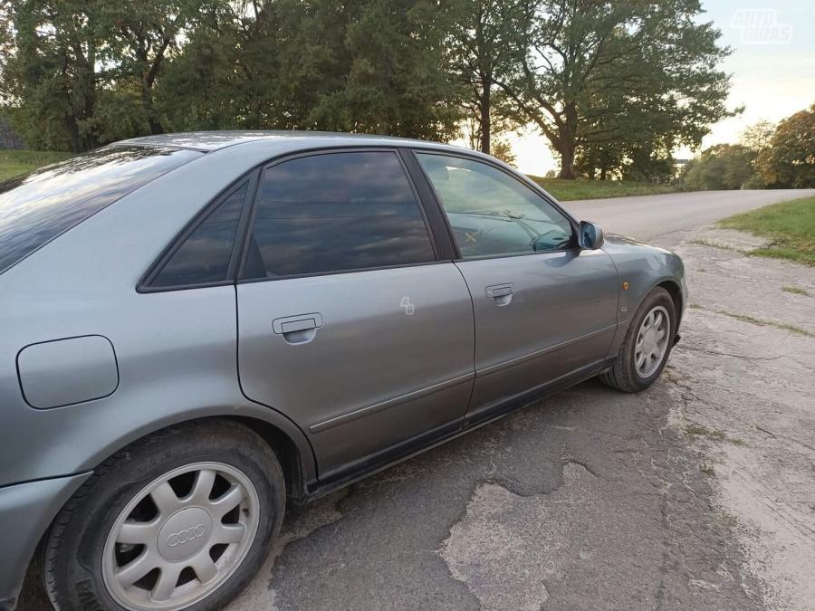 Pelēks Audi A4 1997 Kaišiadorys, ar dzinēja tilpumu 1.60 L un nobraukumu 271 tūkst. km par 730 €, foto 13 vietnē AUTOMOTO.COM.LV