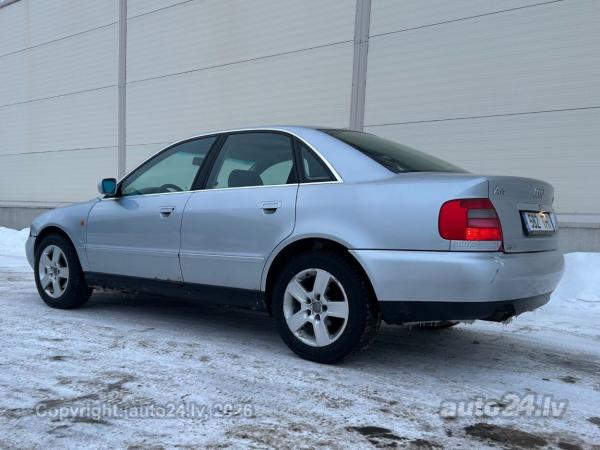 Pelēks Audi A4 1998 Tallina, ar dzinēja tilpumu 2.40 L un nobraukumu 241 tūkst. km par 2490 €, foto 3 vietnē AUTOMOTO.COM.LV