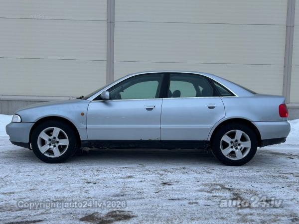 Pelēks Audi A4 1998 Tallina, ar dzinēja tilpumu 2.40 L un nobraukumu 241 tūkst. km par 2490 €, foto 4 vietnē AUTOMOTO.COM.LV