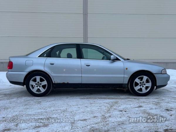 Pelēks Audi A4 1998 Tallina, ar dzinēja tilpumu 2.40 L un nobraukumu 241 tūkst. km par 2490 €, foto 7 vietnē AUTOMOTO.COM.LV