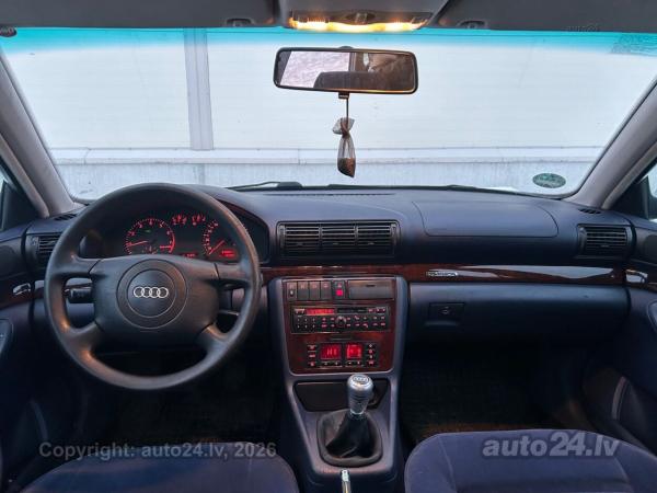 Pelēks Audi A4 1998 Tallina, ar dzinēja tilpumu 2.40 L un nobraukumu 241 tūkst. km par 2490 €, foto 9 vietnē AUTOMOTO.COM.LV