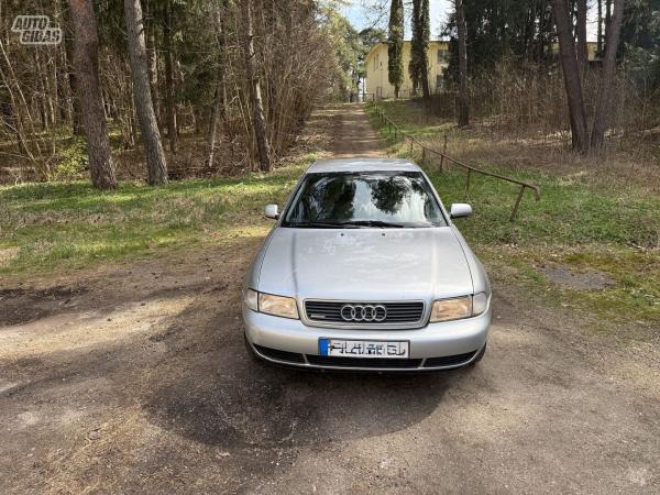 Pelēks Audi A4 1998 Viļņa, ar dzinēja tilpumu 2.40 L un nobraukumu 222 tūkst. km par 1500 €, foto 2 vietnē AUTOMOTO.COM.LV