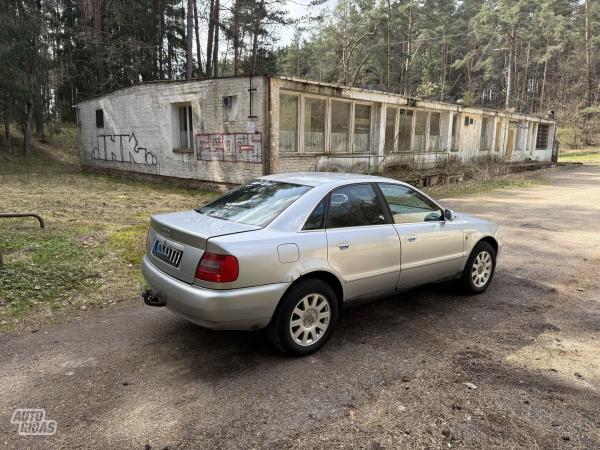 Pelēks Audi A4 1998 Viļņa, ar dzinēja tilpumu 2.40 L un nobraukumu 222 tūkst. km par 1500 €, foto 5 vietnē AUTOMOTO.COM.LV