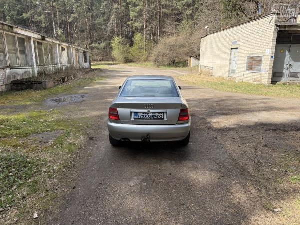 Pelēks Audi A4 1998 Viļņa, ar dzinēja tilpumu 2.40 L un nobraukumu 222 tūkst. km par 1500 €, foto 6 vietnē AUTOMOTO.COM.LV