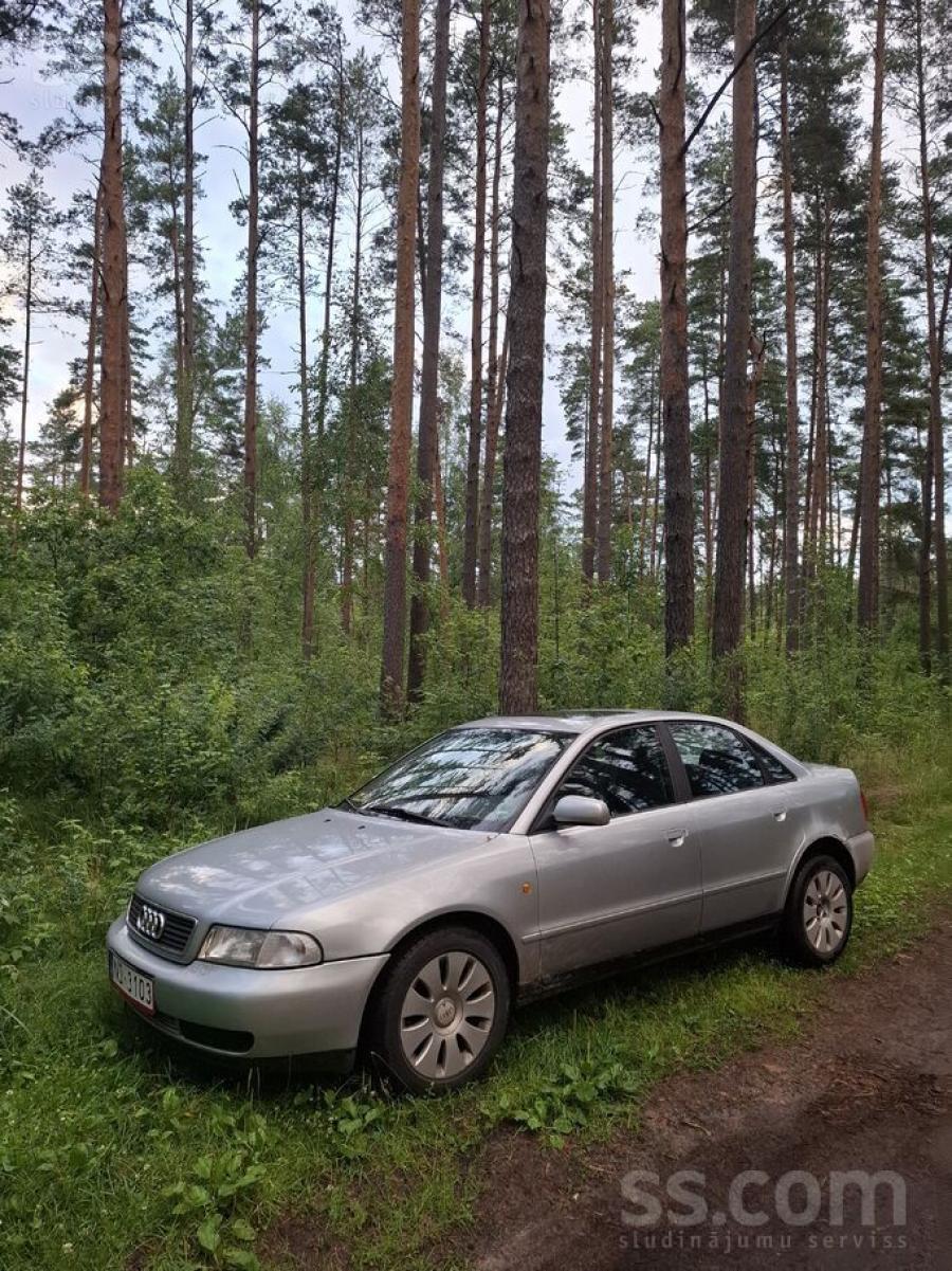 Grey Audi A4 1998 in Riga, with an engine capacity of 1.60 L and mileage of 270 thousand km for 1000 €, photo 3 on AUTOMOTO.COM.LV